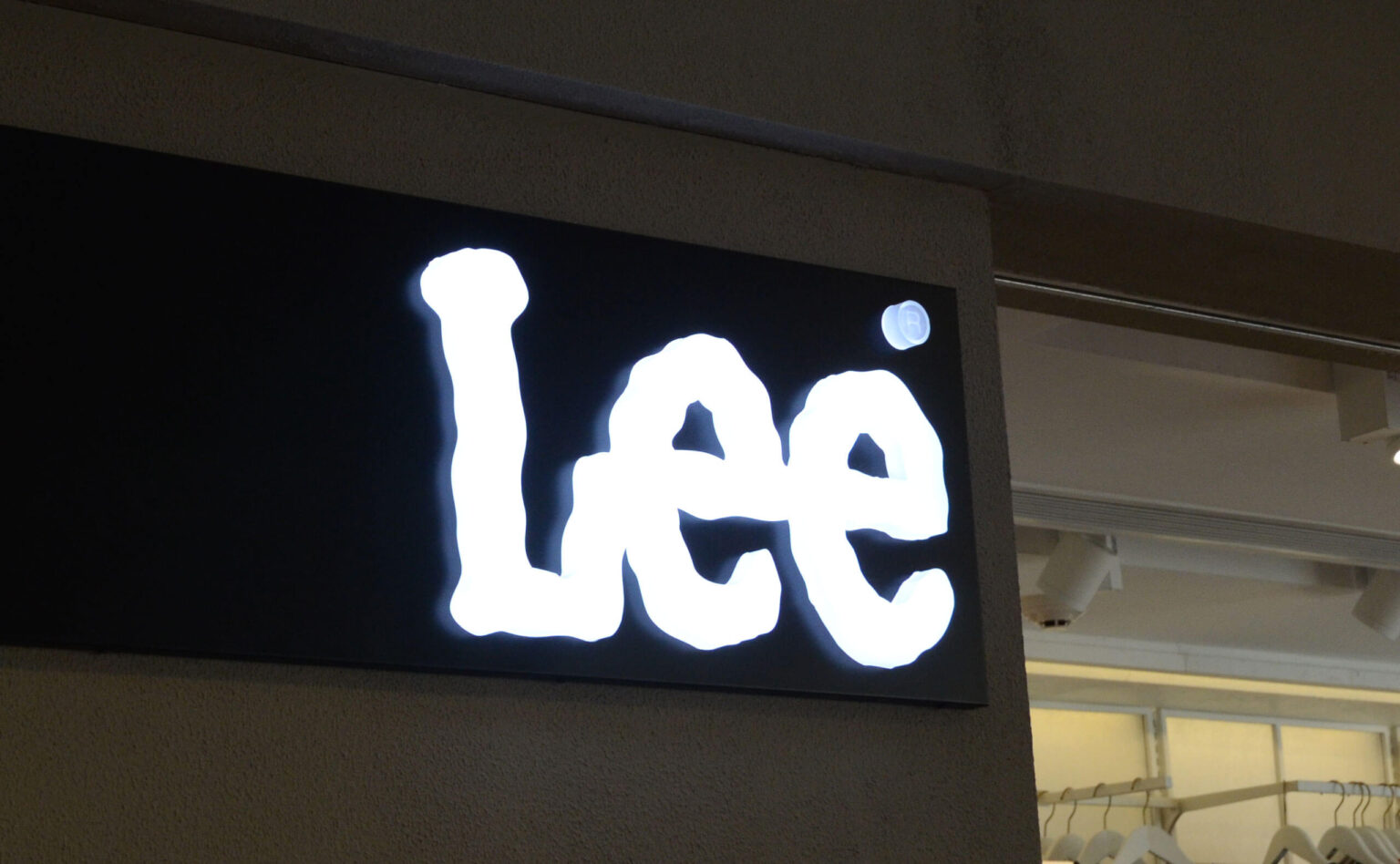 Face & Side-Lit Signs | www.HaloLitSigns.com